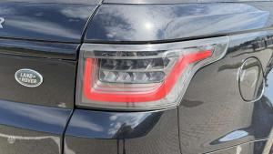 Melns Land Rover Range Rover Sport 2018 Viļņa, ar dzinēja tilpumu 4.37 L un nobraukumu 236 tūkst. km par 31990 €, foto 11 vietnē AUTOMOTO.COM.LV