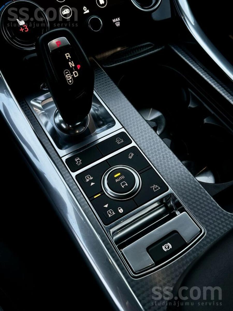 Black Land Rover Range Rover Sport 2018 in Jelgava, with an engine capacity of 4.40 L and mileage of 188 thousand km for 36900 €, photo 29 on AUTOMOTO.COM.LV