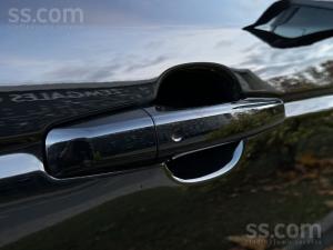Black Land Rover Range Rover Sport 2018 in Jelgava, with an engine capacity of 4.40 L and mileage of 188 thousand km for 36900 €, photo 36 on AUTOMOTO.COM.LV