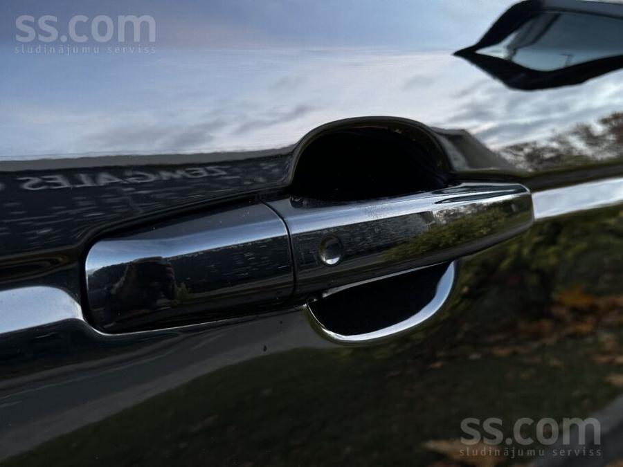 Black Land Rover Range Rover Sport 2018 in Jelgava, with an engine capacity of 4.40 L and mileage of 188 thousand km for 36900 €, photo 36 on AUTOMOTO.COM.LV