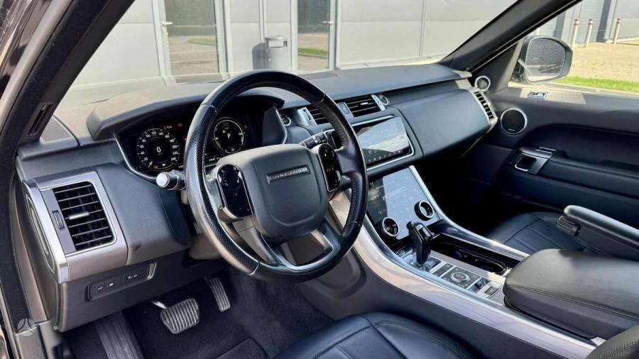 Black Land Rover Range Rover Sport 2018 in Vilnius, with an engine capacity of 2.00 L and mileage of 176 thousand km for 24990 €, photo 15 on AUTOMOTO.COM.LV