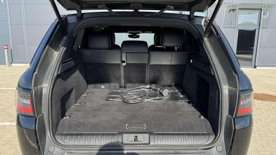 Black Land Rover Range Rover Sport 2018 in Vilnius, with an engine capacity of 2.00 L and mileage of 176 thousand km for 24990 €, photo 40 on AUTOMOTO.COM.LV