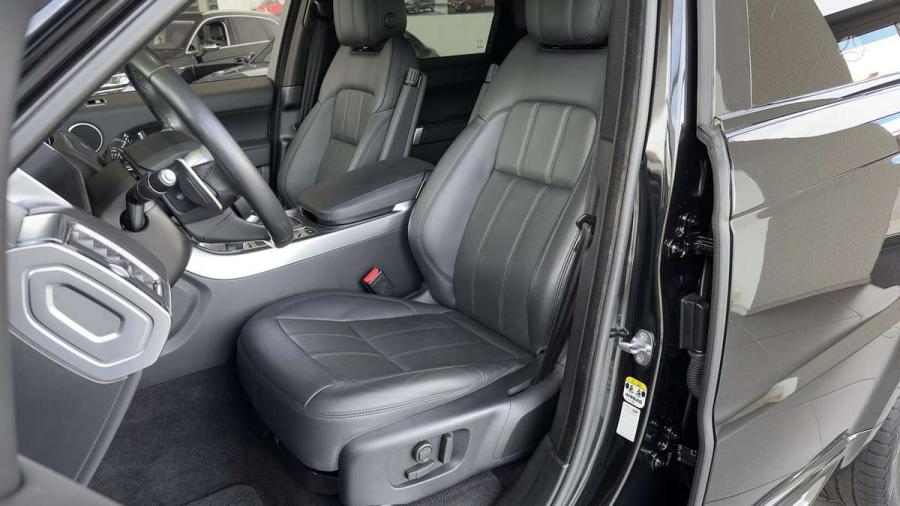 Black Land Rover Range Rover Sport 2019 in Marijampole, with an engine capacity of 2.99 L and mileage of 228 thousand km for 26999 €, photo 14 on AUTOMOTO.COM.LV