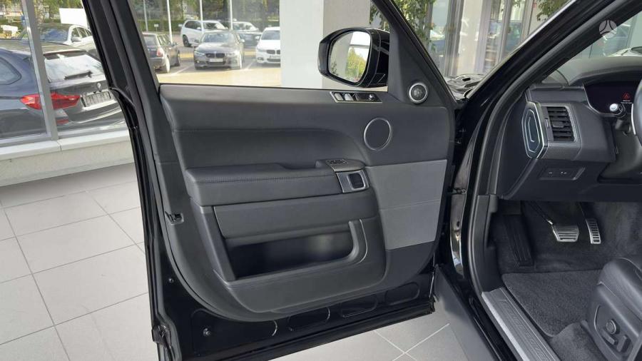 Black Land Rover Range Rover Sport 2019 in Marijampole, with an engine capacity of 2.99 L and mileage of 228 thousand km for 26999 €, photo 20 on AUTOMOTO.COM.LV