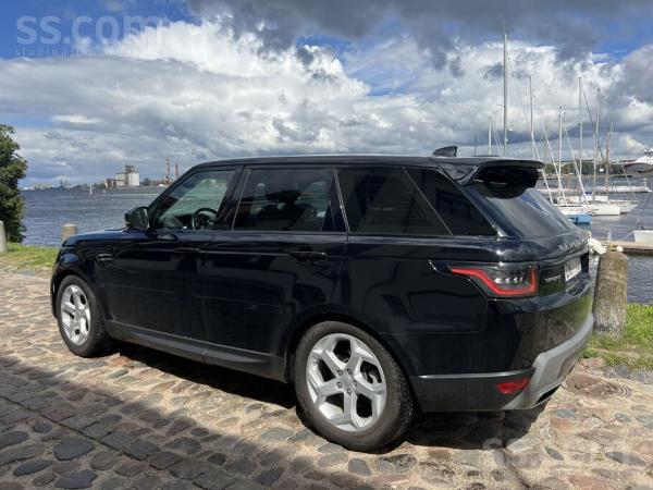 Black Land Rover Range Rover Sport 2020 in Riga, with an engine capacity of 3.00 L and mileage of 107 thousand km for 26000 €, photo 4 on AUTOMOTO.COM.LV