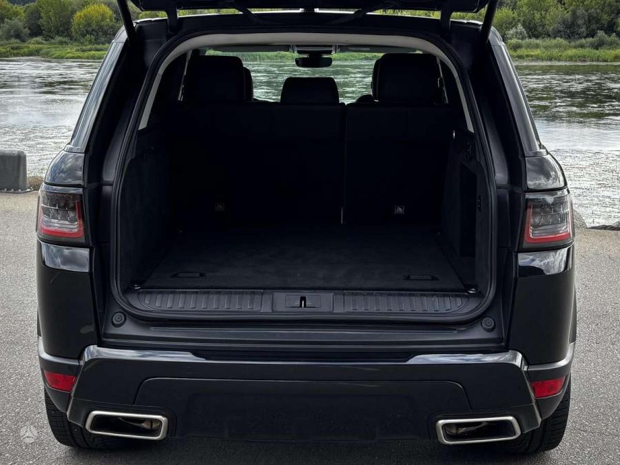 Black Land Rover Range Rover Sport 2020 in Kaunas, with an engine capacity of 2.99 L and mileage of 124 thousand km for 35000 €, photo 4 on AUTOMOTO.COM.LV