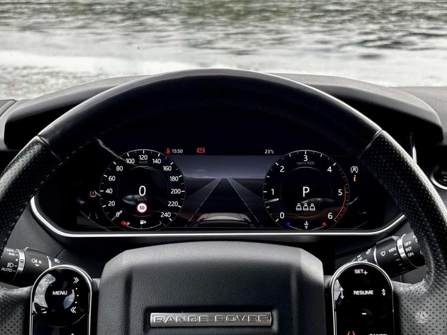 Black Land Rover Range Rover Sport 2020 in Kaunas, with an engine capacity of 2.99 L and mileage of 124 thousand km for 35000 €, photo 5 on AUTOMOTO.COM.LV