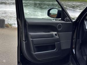 Black Land Rover Range Rover Sport 2020 in Kaunas, with an engine capacity of 2.99 L and mileage of 124 thousand km for 35000 €, photo 7 on AUTOMOTO.COM.LV