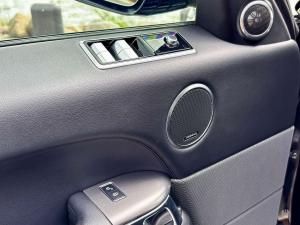 Black Land Rover Range Rover Sport 2020 in Kaunas, with an engine capacity of 2.99 L and mileage of 124 thousand km for 35000 €, photo 8 on AUTOMOTO.COM.LV