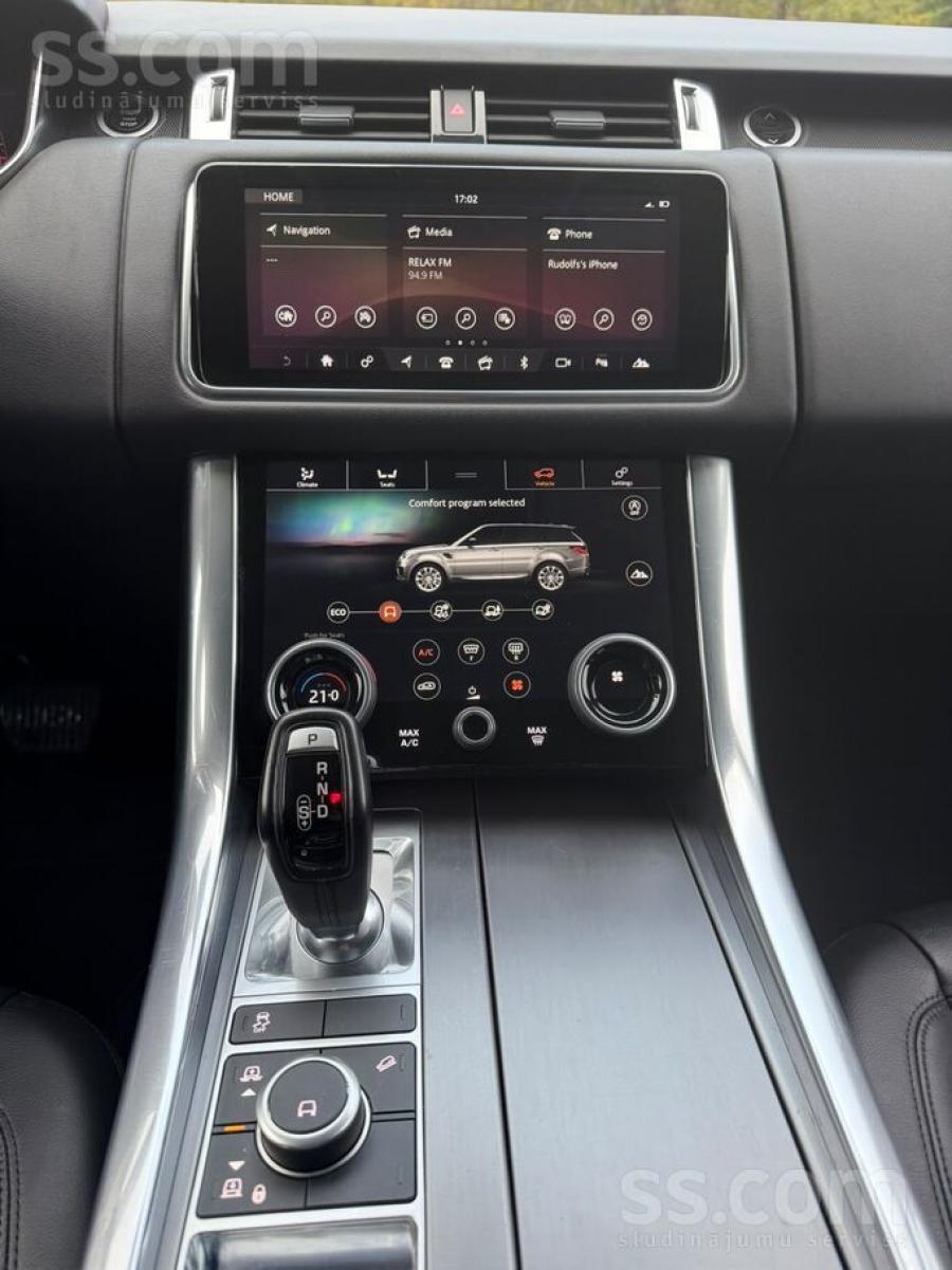 Black Land Rover Range Rover Sport 2020 in Riga, with an engine capacity of 3.00 L and mileage of 103 thousand km for 29700 €, photo 10 on AUTOMOTO.COM.LV