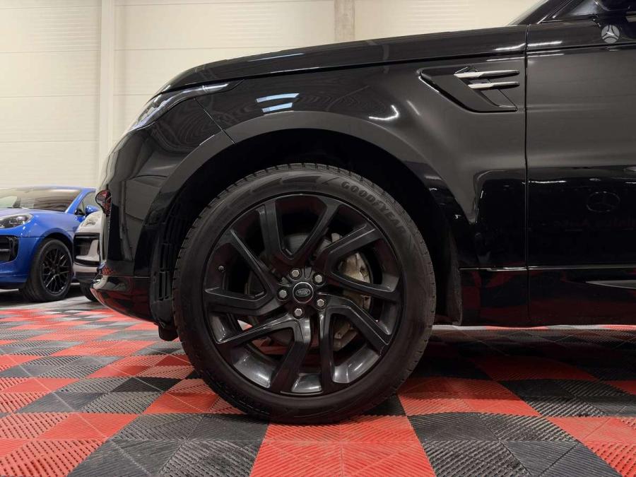 Black Land Rover Range Rover Sport 2021 in Vilnius, with an engine capacity of 3.00 L and mileage of 197 thousand km for 32900 €, photo 12 on AUTOMOTO.COM.LV
