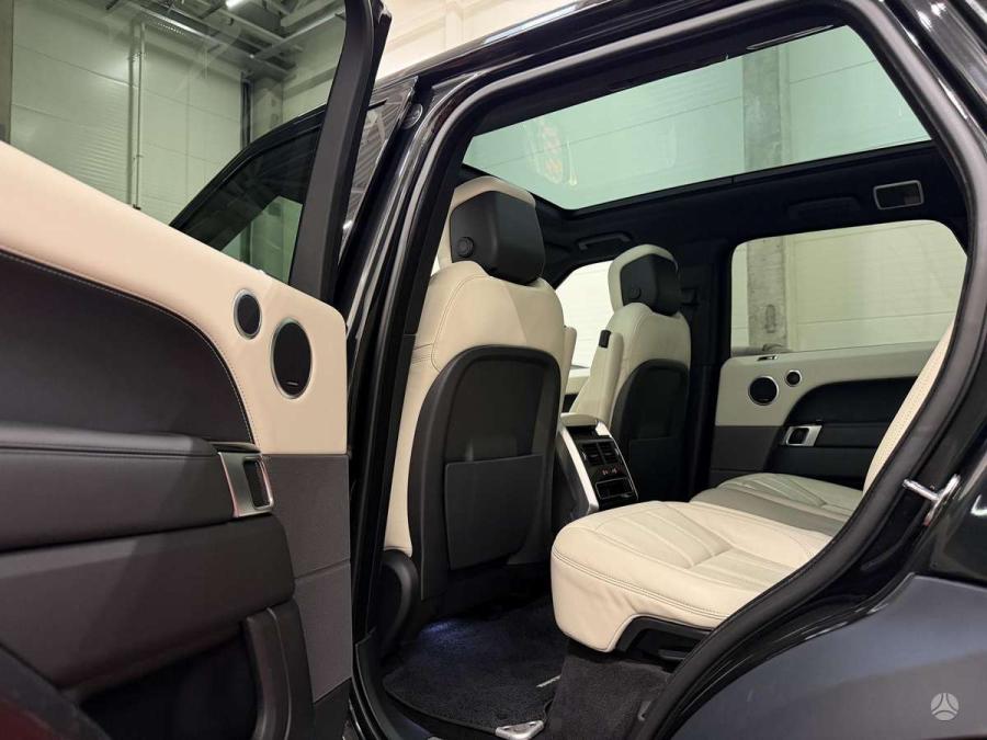 Black Land Rover Range Rover Sport 2021 in Vilnius, with an engine capacity of 3.00 L and mileage of 197 thousand km for 32900 €, photo 34 on AUTOMOTO.COM.LV