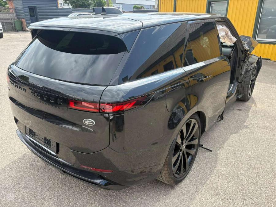 Melns Land Rover Range Rover Sport 2023 Šauļi, ar dzinēja tilpumu 3.00 L un nobraukumu 109 tūkst. km par 33300 €, foto 4 vietnē AUTOMOTO.COM.LV