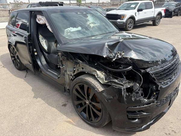 Melns Land Rover Range Rover Sport 2023 Šauļi, ar dzinēja tilpumu 3.00 L un nobraukumu 109 tūkst. km par 33300 €, foto 4 vietnē AUTOMOTO.COM.LV