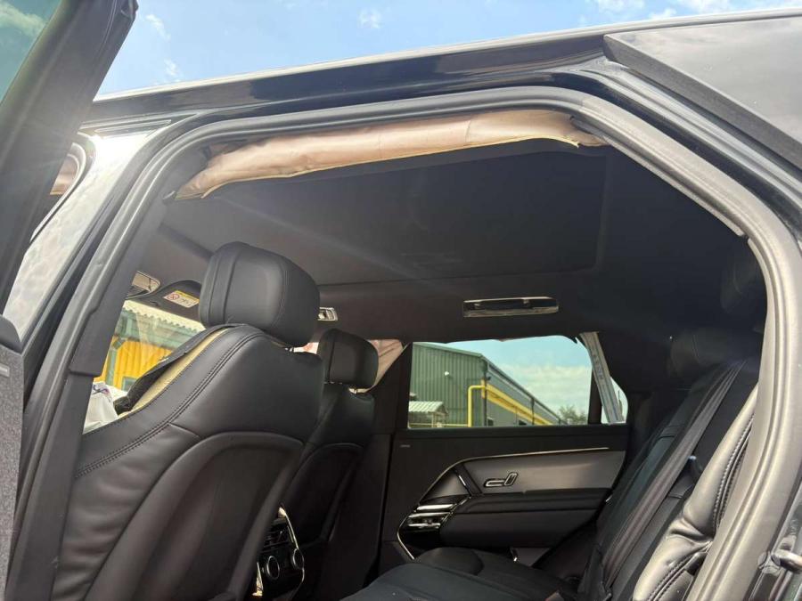 Melns Land Rover Range Rover Sport 2023 Šauļi, ar dzinēja tilpumu 3.00 L un nobraukumu 109 tūkst. km par 33300 €, foto 13 vietnē AUTOMOTO.COM.LV