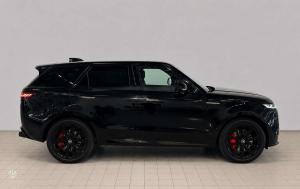 Black Land Rover Range Rover Sport 2023 in Kaunas, with an engine capacity of 3.00 L and mileage of 106 thousand km for 85000 €, photo 4 on AUTOMOTO.COM.LV