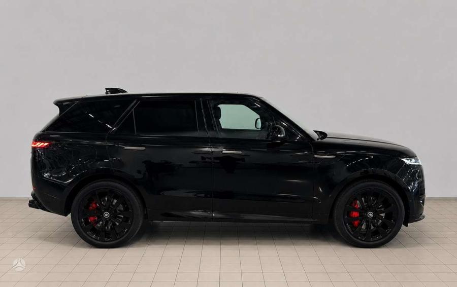 Black Land Rover Range Rover Sport 2023 in Kaunas, with an engine capacity of 3.00 L and mileage of 106 thousand km for 85000 €, photo 4 on AUTOMOTO.COM.LV