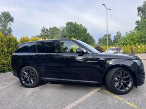 Melns Land Rover Range Rover Sport 2025 Rīga, ar dzinēja tilpumu 3.00 L un nobraukumu 18 tūkst. km par 85000 €, foto 3 vietnē AUTOMOTO.COM.LV