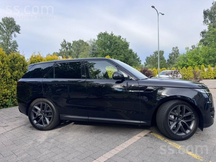 Melns Land Rover Range Rover Sport 2025 Rīga, ar dzinēja tilpumu 3.00 L un nobraukumu 18 tūkst. km par 85000 €, foto 3 vietnē AUTOMOTO.COM.LV