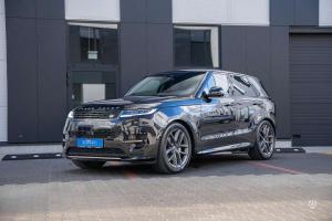 Melns Land Rover Range Rover Sport 2025 Viļņa, ar dzinēja tilpumu 3.00 L un nobraukumu 15 tūkst. km par 89900 €, foto 3 vietnē AUTOMOTO.COM.LV