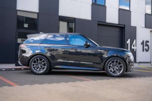 Melns Land Rover Range Rover Sport 2025 Viļņa, ar dzinēja tilpumu 3.00 L un nobraukumu 15 tūkst. km par 89900 €, foto 4 vietnē AUTOMOTO.COM.LV