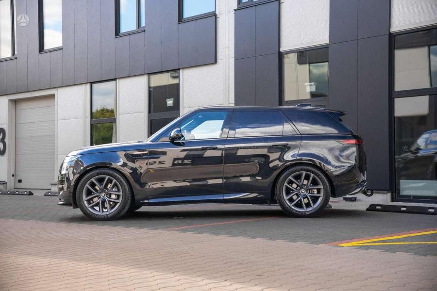 Melns Land Rover Range Rover Sport 2025 Viļņa, ar dzinēja tilpumu 3.00 L un nobraukumu 15 tūkst. km par 89900 €, foto 5 vietnē AUTOMOTO.COM.LV