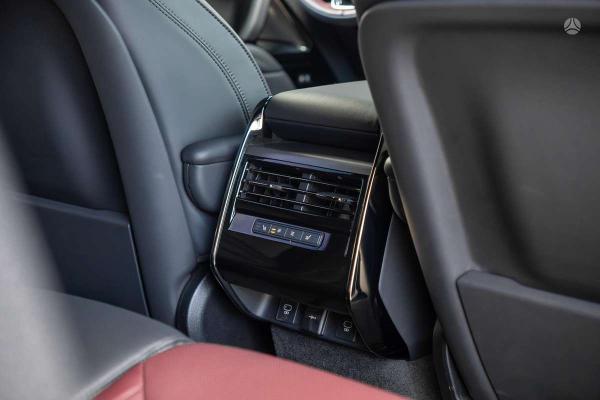 Melns Land Rover Range Rover Sport 2025 Viļņa, ar dzinēja tilpumu 3.00 L un nobraukumu 15 tūkst. km par 89900 €, foto 9 vietnē AUTOMOTO.COM.LV