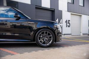 Melns Land Rover Range Rover Sport 2025 Viļņa, ar dzinēja tilpumu 3.00 L un nobraukumu 15 tūkst. km par 89900 €, foto 39 vietnē AUTOMOTO.COM.LV