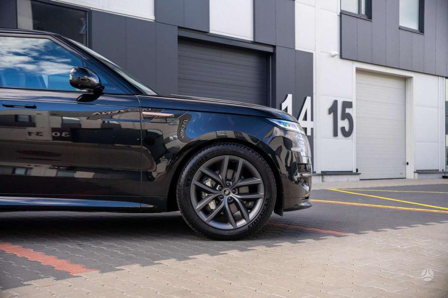 Melns Land Rover Range Rover Sport 2025 Viļņa, ar dzinēja tilpumu 3.00 L un nobraukumu 15 tūkst. km par 89900 €, foto 39 vietnē AUTOMOTO.COM.LV
