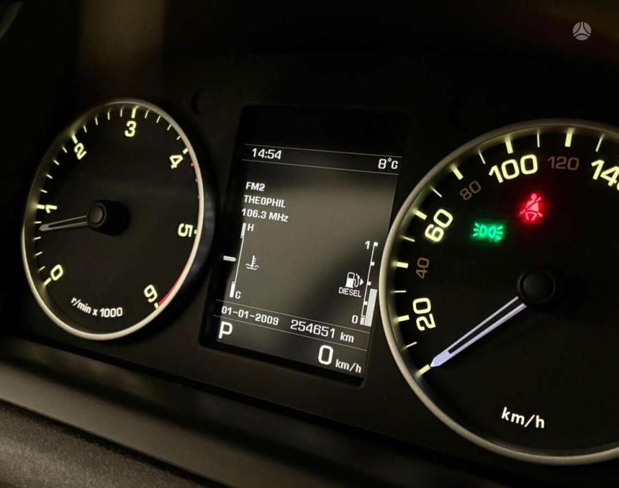 Brown Land Rover Range Rover Sport 2011 in Marijampole, with an engine capacity of 2.99 L and mileage of 255 thousand km for 9500 €, photo 14 on AUTOMOTO.COM.LV