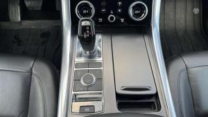 Brūns Land Rover Range Rover Sport 2018 Viļņa, ar dzinēja tilpumu 2.99 L un nobraukumu 189 tūkst. km par 25990 €, foto 26 vietnē AUTOMOTO.COM.LV
