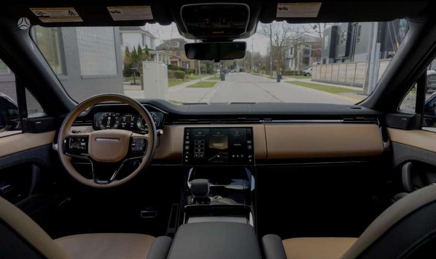 Brown Land Rover Range Rover Sport 2023 in Vilnius, with an engine capacity of 3.00 L and mileage of 56 thousand km for 79000 €, photo 3 on AUTOMOTO.COM.LV
