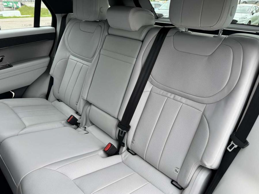 Land Rover Range Rover Sport 2025 in Vilnius, with an engine capacity of 3.00 L and mileage of 14 thousand km for 78900 €, photo 13 on AUTOMOTO.COM.LV