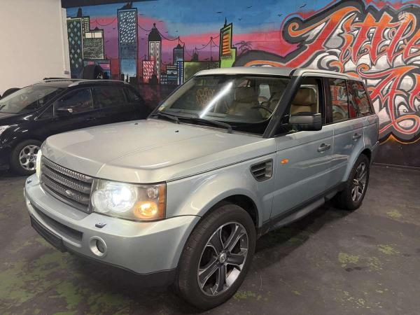 Green Land Rover Range Rover Sport 2007 in Ukmerge, with an engine capacity of 2.70 L and mileage of 400 thousand km for 2750 €, photo 2 on AUTOMOTO.COM.LV