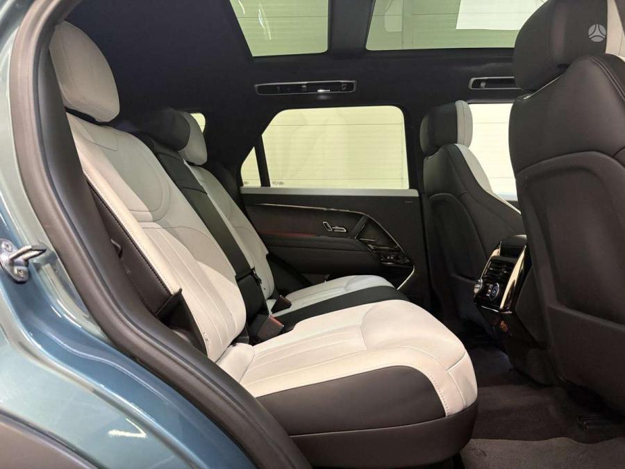 Green Land Rover Range Rover Sport 2023 in Vilnius, with an engine capacity of 4.40 L and mileage of 60 thousand km for 93000 €, photo 38 on AUTOMOTO.COM.LV