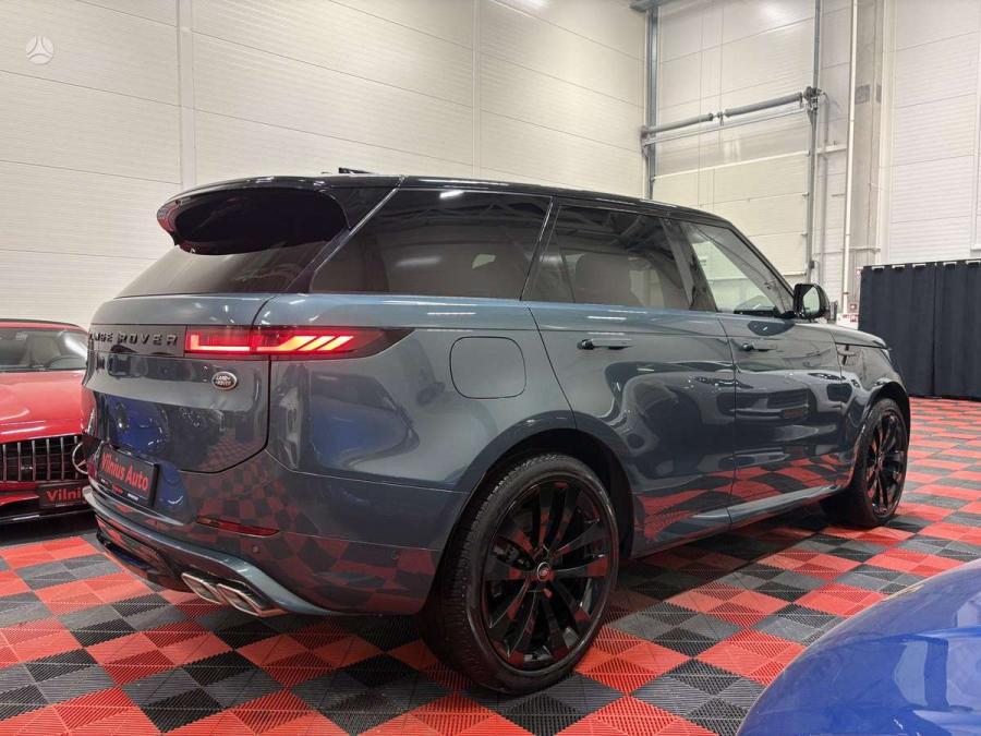 Green Land Rover Range Rover Sport 2023 in Vilnius, with an engine capacity of 4.40 L and mileage of 60 thousand km for 92890 €, photo 5 on AUTOMOTO.COM.LV