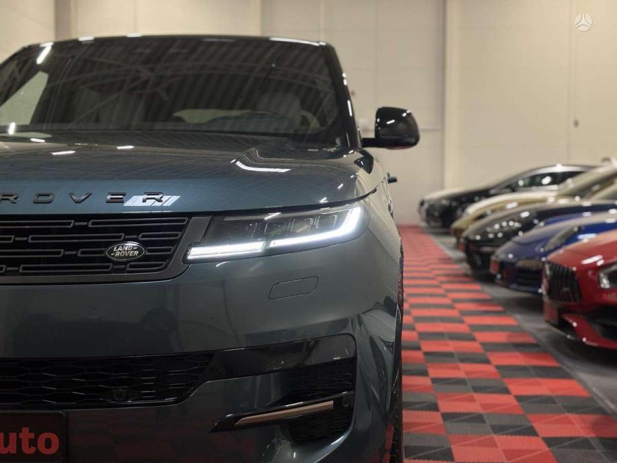 Green Land Rover Range Rover Sport 2023 in Vilnius, with an engine capacity of 4.40 L and mileage of 60 thousand km for 92890 €, photo 8 on AUTOMOTO.COM.LV