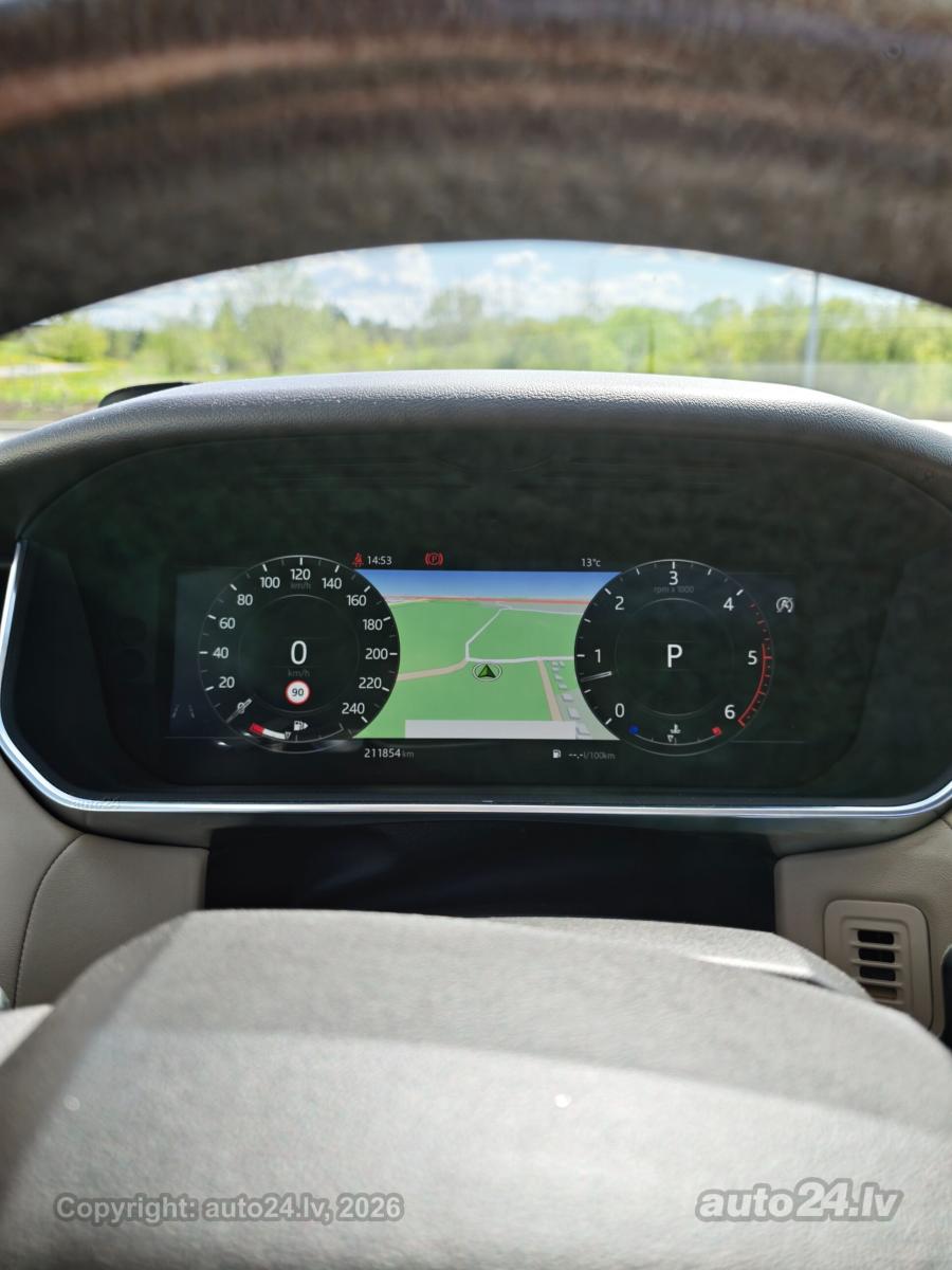 Grey Land Rover Range Rover Sport 2018 in Narva, with an engine capacity of 3.00 L and mileage of 212 thousand km for 35000 €, photo 7 on AUTOMOTO.COM.LV