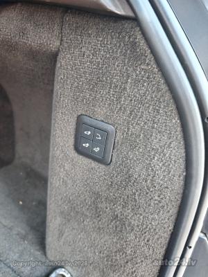 Grey Land Rover Range Rover Sport 2018 in Narva, with an engine capacity of 3.00 L and mileage of 212 thousand km for 35000 €, photo 16 on AUTOMOTO.COM.LV