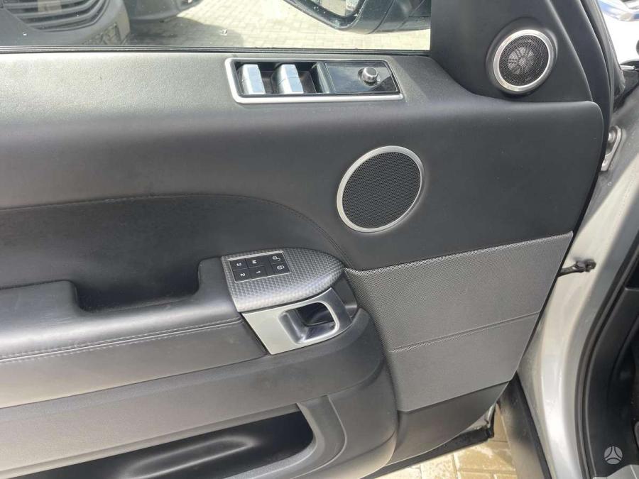 Grey Land Rover Range Rover Sport 2018 in Taurage, with an engine capacity of 5.00 L and mileage of 229 thousand km for 25500 €, photo 24 on AUTOMOTO.COM.LV