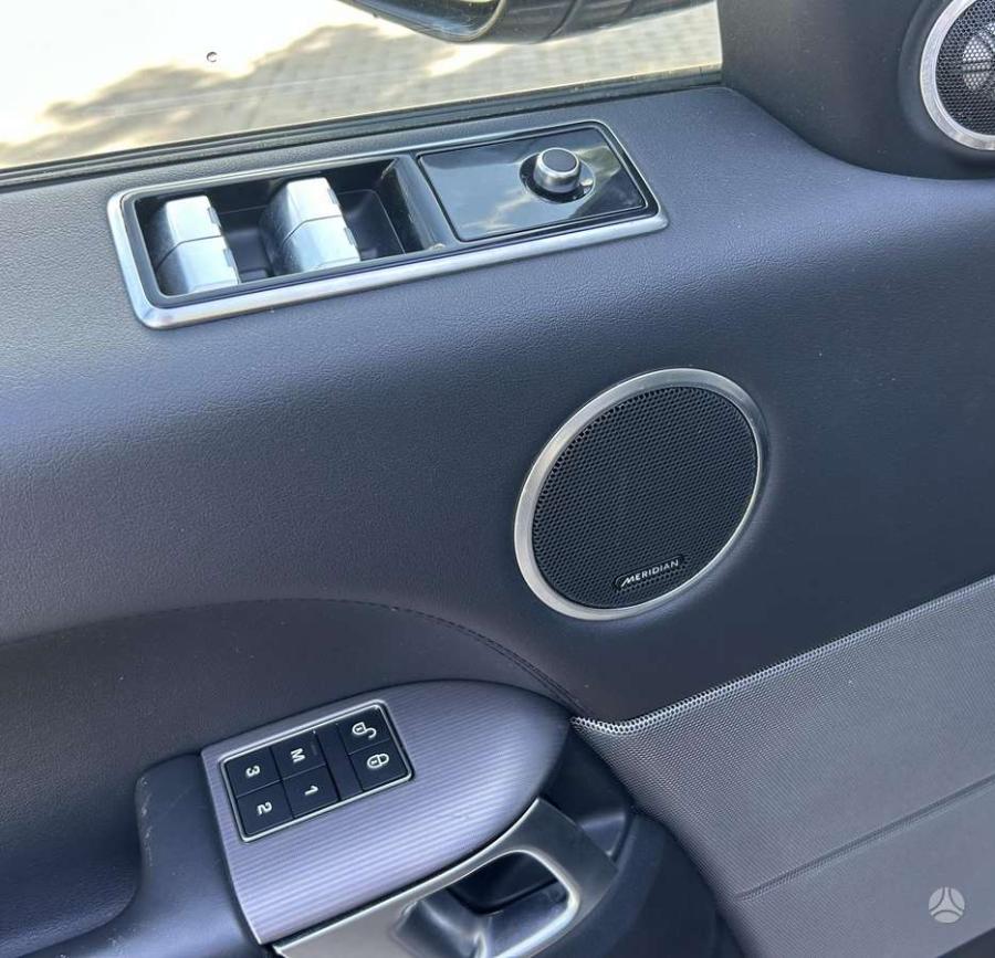 Grey Land Rover Range Rover Sport 2018 in Taurage, with an engine capacity of 2.00 L and mileage of 140 thousand km for 20700 €, photo 20 on AUTOMOTO.COM.LV