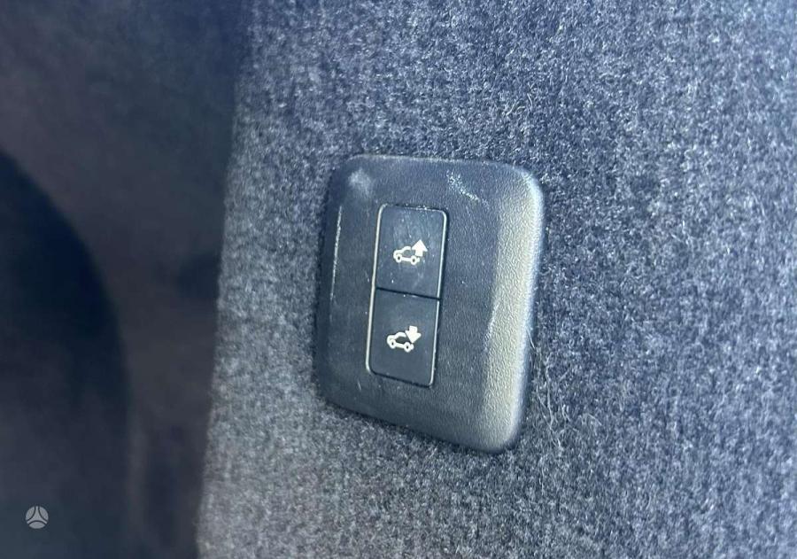 Grey Land Rover Range Rover Sport 2018 in Taurage, with an engine capacity of 2.00 L and mileage of 140 thousand km for 20700 €, photo 24 on AUTOMOTO.COM.LV