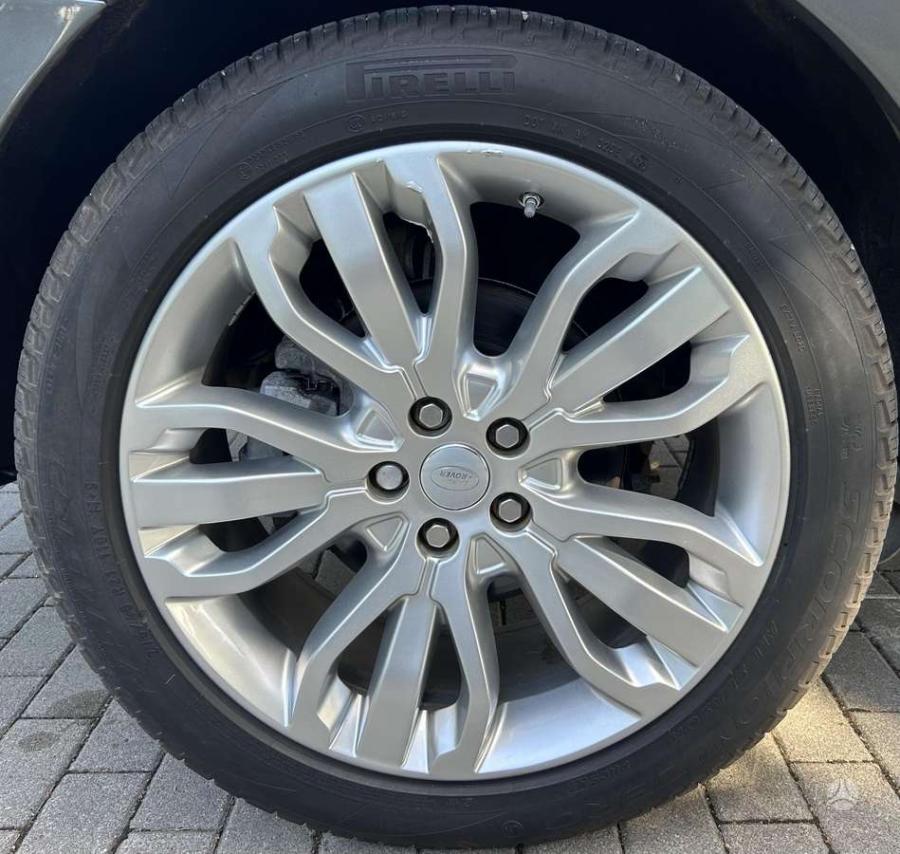 Grey Land Rover Range Rover Sport 2018 in Taurage, with an engine capacity of 2.00 L and mileage of 140 thousand km for 20700 €, photo 29 on AUTOMOTO.COM.LV