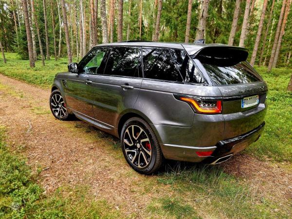 Pelēks Land Rover Range Rover Sport 2018 Tauragė, ar dzinēja tilpumu 2.00 L un nobraukumu 220 tūkst. km par 26700 €, foto 2 vietnē AUTOMOTO.COM.LV