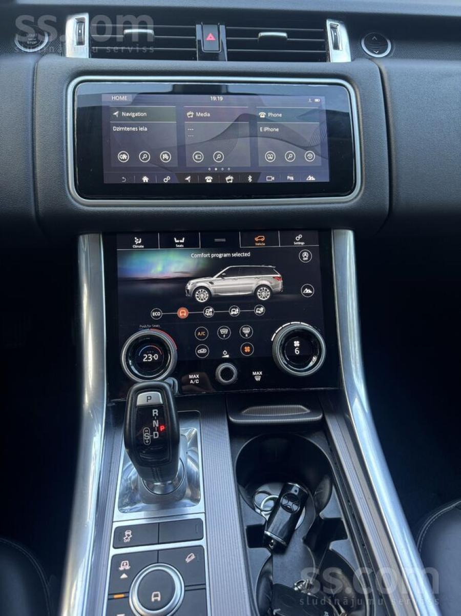 Grey Land Rover Range Rover Sport 2018 in Riga, with an engine capacity of 3.00 L and mileage of 140 thousand km for 27000 €, photo 10 on AUTOMOTO.COM.LV