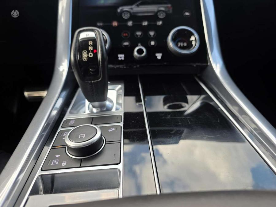 Grey Land Rover Range Rover Sport 2018 in Telschi, with an engine capacity of 2.99 L and mileage of 218 thousand km for 23500 €, photo 42 on AUTOMOTO.COM.LV