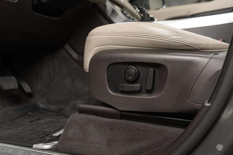 Grey Land Rover Range Rover Sport 2018 in Riga, with an engine capacity of 2.99 L and mileage of 47 thousand km for 34900 €, photo 18 on AUTOMOTO.COM.LV