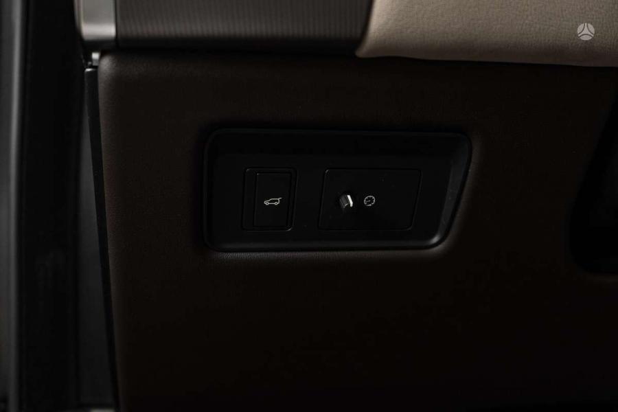 Grey Land Rover Range Rover Sport 2018 in Riga, with an engine capacity of 2.99 L and mileage of 47 thousand km for 34900 €, photo 19 on AUTOMOTO.COM.LV