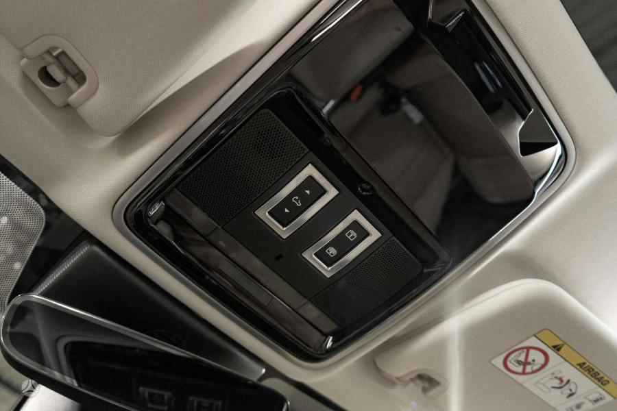 Grey Land Rover Range Rover Sport 2018 in Riga, with an engine capacity of 2.99 L and mileage of 47 thousand km for 34900 €, photo 24 on AUTOMOTO.COM.LV