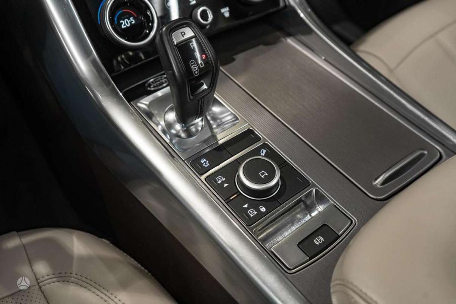 Grey Land Rover Range Rover Sport 2018 in Riga, with an engine capacity of 2.99 L and mileage of 47 thousand km for 34900 €, photo 27 on AUTOMOTO.COM.LV